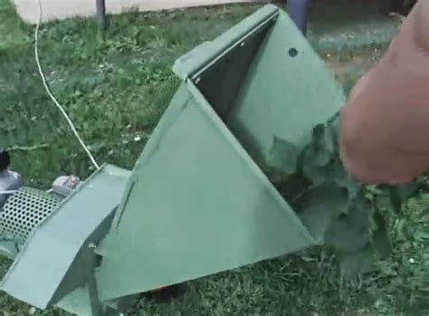 Diyการสร้างเครื่องย่อยกิ่งไม้และสาธิตวิธีการใช้ Home Made Mulcher