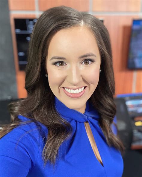 Lisa Budeaus Instagram Twitter And Facebook On Idcrawl