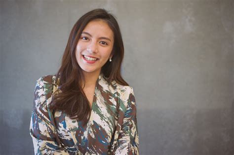 초상화 젊은 아시아 크리에이 티브 비즈니스 사람 작업 성공 프로젝트 팀 비즈니스 사람들 위 아 마르틴 캐주얼 정장 옷 작업 행복 액션 현대 공동 작업 공간 금융에 대한 스톡