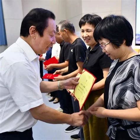 专家引领 助力成长我校举行教学指导评估室导师暨名师工作室领衔人聘任仪式 余如玉 学科 教育