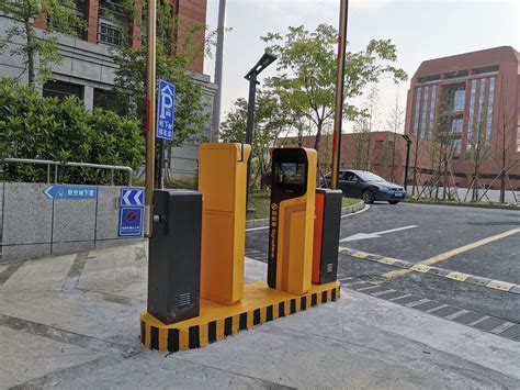 无人值守智慧停车场精彩案例 信路通无人值守智慧停车场系统 停车场管理系统 车牌识别系统 云停车 无线上云 免电脑 软硬云