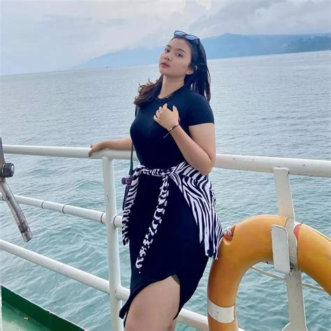 Gadis Cantik Dengan Pesona Yang Tak Terlupakan Gadis Hoki