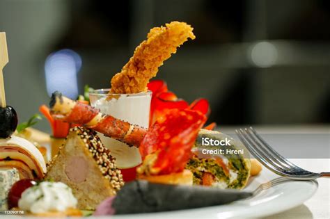 결혼식 및 특별 이벤트에 대 한 맛 있는 메뉴로 돌아갑니다 결혼식에 대한 스톡 사진 및 기타 이미지 결혼식 결혼식 피로연 고급 요리 Istock