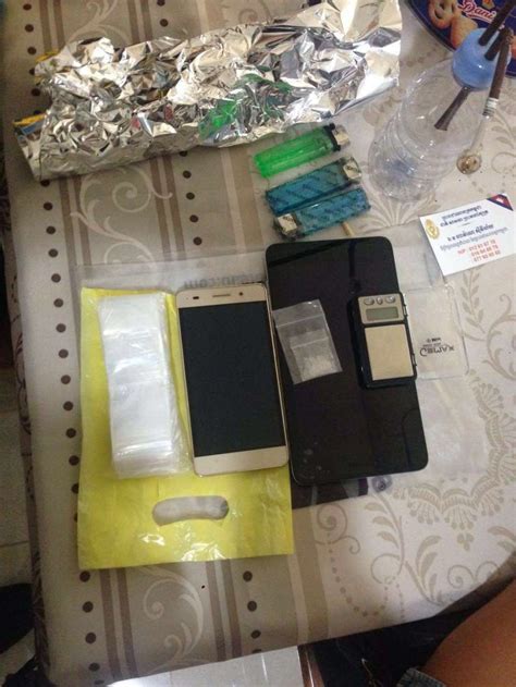 កម្លាំងកងរាជអាវុធហត្ថ ឃាត់ខ្លួនអនិកជនពីរនាក់ពាក់ព័ន្ធជាមួយ សារធាតុញៀន សម្លេងសហគមន៍ខ្មែរ