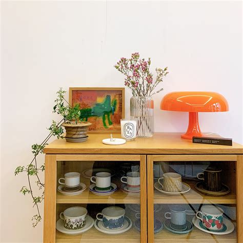 빈티지 가구와 식물 우아한 취향 묻은 플랜테리어 숲과 나무에 대한 이야기 매거진