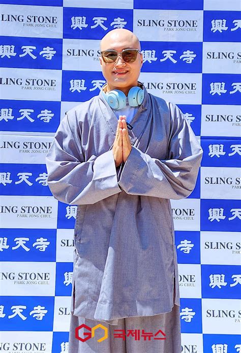 [gj포토] 개그맨 윤성호 눈부신 비주얼 흥천사 X 슬링스톤