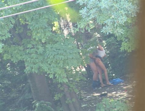【衝撃画像】海外の路上売春婦。こんな風に生セ クスさせてくれるらしい… ポッカキットポッカキット