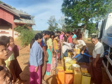 နတ်မောက်မြို့၌ သောက်သုံးရေအခက်ကြုံနေသည့် ကျေးလက်နေပြည်သူများအား သောက်သုံးရေဖူလုံစေရန် သွားရောက်လ