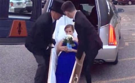 Хонхны баяртаа австай заларчээ