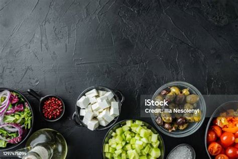 그리스 샐러드 재료 검은 배경에 텍스트 복사 공간이있는 상단 보기 플랫 누워 0명에 대한 스톡 사진 및 기타 이미지 0명 건강한 식생활 검정색 배경 Istock