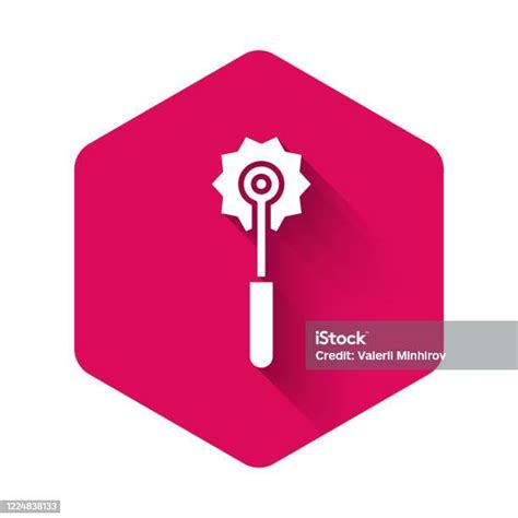 긴 그림자로 고립 된 흰색 피자 칼 아이콘입니다 피자 커터 기호입니다 강철 주방 용품 장비 분홍색 육각 버튼 벡터 일러스트레이션 강철에 대한 스톡 벡터 아트 및 기타 이미지