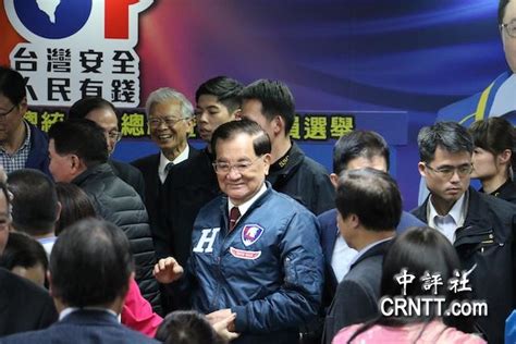 香港中評網：中評鏡頭：連戰身體硬朗 穿韓戰袍火力四射