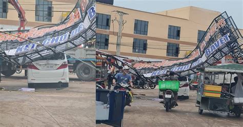 ខ្យល់កន្ទ្រាក់បោកផ្តួលផ្លាកប៉ាន់ណូផ្សាររាត្រីបាក់រលំសង្កត់រថយន្តទំនើប១គ្រឿងនៅក្រុងបាវិតតែមិនបង្ក