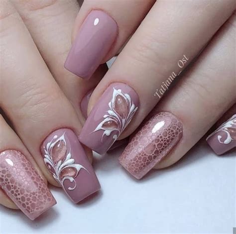 Нежен маникюр 2021 За Жената