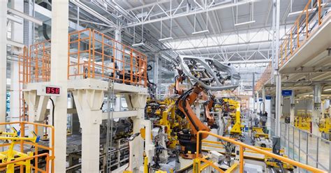 자동차 생산 라인의 사진 용접 차체 현대 자동차 조립 공장 자동차 산업 사진 Unsplash의 로봇 이미지