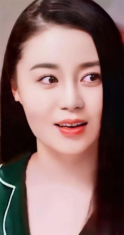 关婷娜：清艳脱俗，温文儒雅！财经头条