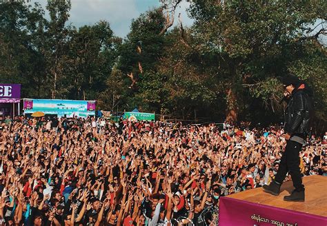 Joe Lay ရဲ့ငါမေ့နိုင်ဖို့ဆိုတဲ့သီချင်းလေး Produced လုပ်ပေးထားပါတယ် အပြည့်အစုံကို အောက်က Youtube