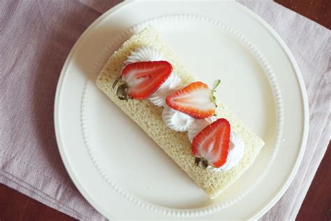 딸기 롤케이크 만들기