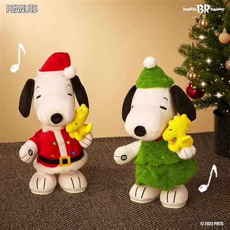 춤추는 스누피 인형을 배스킨라빈스 매장에서 곧 만날 수 있어요 ⠀ 트리 옷을 입은 스누피 인형🎄 산타 옷을 입은 스누피 인형🎅 ⠀ 우드스탁과 함께 해 귀여움이 두 배