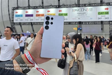 Foto Senyuman Dan Keringat Adam Levine Jepretan Samsung Galaxy S Ultra