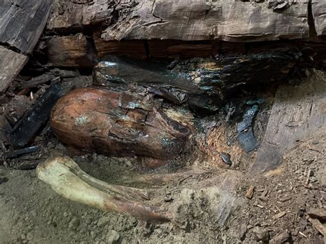 1800 жилийн өмнөх язгууртны бунхан Ерөө сумаас олджээ Eguur Mn