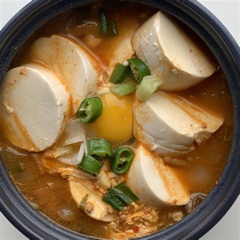 시행착오 끝에 알아낸 매운 돼지고기 순두부찌개 끓이는법