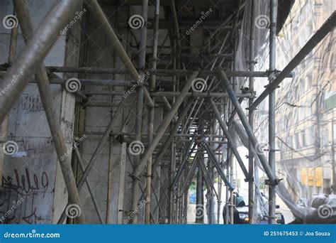 Metal Scaffolding Was Used As A Temporary Structure To Support Slab