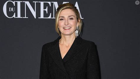 Photo Julie Gayet A Assisté Au Prix André Bazin Cahiers Du Cinéma à