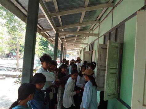 လယ်ဝေးမြို့၌ တက္ကသိုလ်ဝင်စာမေးပွဲ ဝင်ရောက်ဖြေဆိုမည့် ကျောင်းသား၊ ကျောင