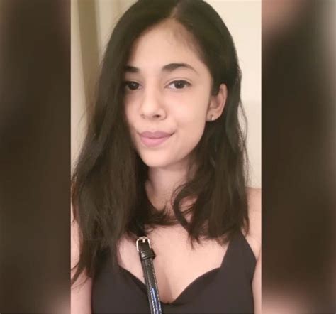 Zubia Mansoor Medium