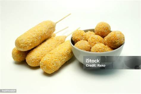 옥수수 개와 빵가루 입힌 모짜렐라 치즈 볼 한국 전통 길거리 음식 격리 0명에 대한 스톡 사진 및 기타 이미지 0명 가공육 건강에 좋지 않은 음식 Istock