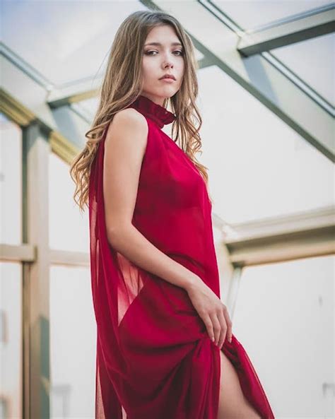 Mila Azul Bio Age Wiki Instagram Photos Short Insta Bio