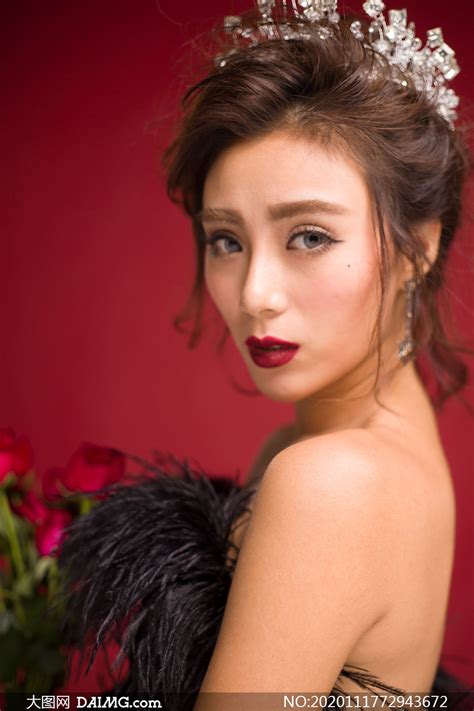 抹胸露背装扮浓妆美女写真摄影原片 大图网图片素材