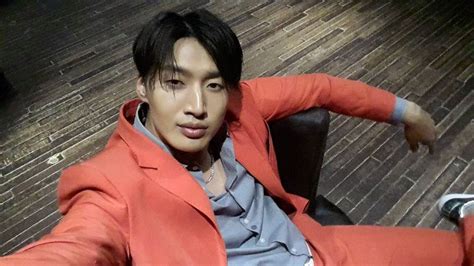 Загвар өмсөгч Э Энхболд “Шилдгийн шилдэг” Урлаг мн