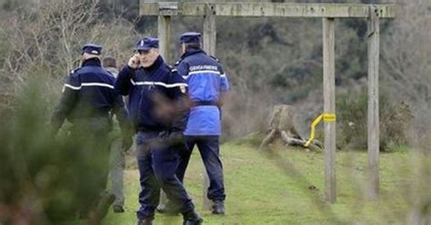 Il Poignarde Sa Compagne Et La Fille De Celle Ci Puis Se Pend L Express