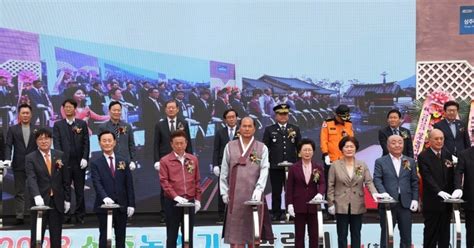 최신 농기계 여기 다 있네상주농업기계박람회 개막