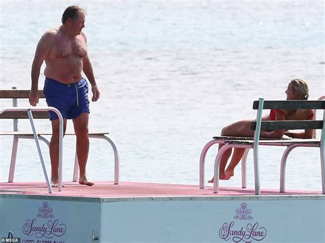 Patriots Coach Bill Belichick And His Girlfriend Linda Holliday