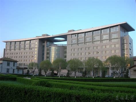 学海泛舟 吉大图库