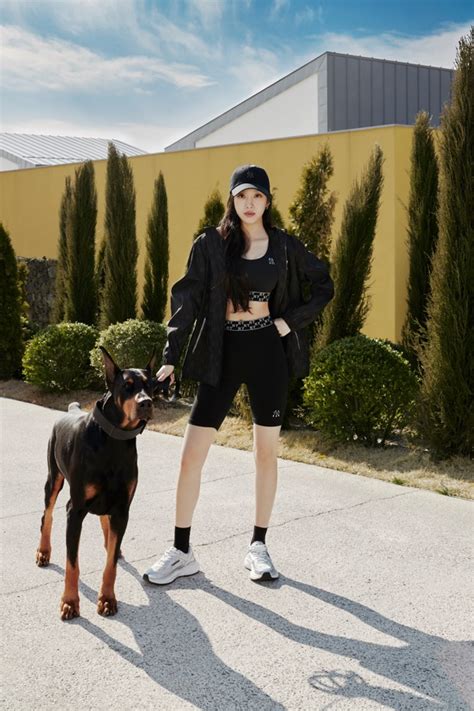 엠엘비 여자 바람막이 문가영 화보 착용 여성봄자켓 예쁘다 네이버 블로그