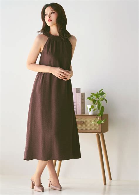 Chofa Sleeveless Midi Islee