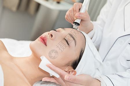 SPA美容院面部清洁高清图片下载 正版图片500724951 摄图网