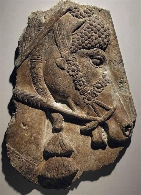 ้้สรรหามาให้ปัน นี่คือภาพ แผงแกะสลักสวยงามสไตล์อัสซีเรีย