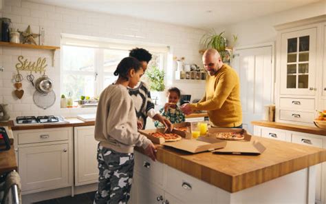 80400개 이상의 실질적 가족 스톡 사진 그림 및 Royalty Free 이미지 Istock