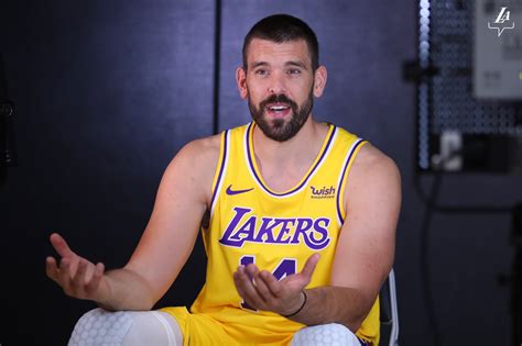 紫金14号湖人官推晒马克 加索尔新赛季定妆照 虎扑NBA新闻