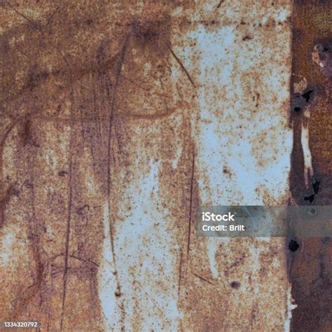 올드 라이트 블루 그린 그레이 녹슨 소박한 녹슨 철 금속 프레임 배경 텍스처 수직 숙성 손상 된 프레임 된 일반 페인트 패치 플레이트 그런지 패턴 복사 공간 매크로 클로즈업