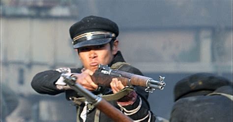 포토 Top 총쏘는 자세 나오나요