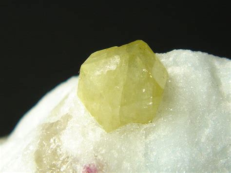 Родицит, Rhodizite, Rhodizit, • Mineral Catalog