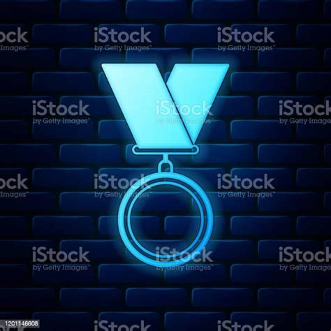 벽돌 벽 배경에 격리 빛나는 네온 메달 아이콘입니다 우승자 기호입니다 벡터 일러스트레이션 1에 대한 스톡 벡터 아트 및 기타 이미지 Istock