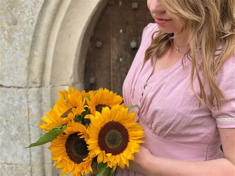 How To Embrace The Trad Wife Aesthetic Modesty And Feminine Style