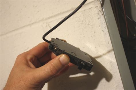 How To Replace A Circuit Breaker Extreme How To